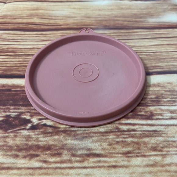 Tupperware | Kitchen | Vintage Tupperware Seal Pink Replacement Lid ...